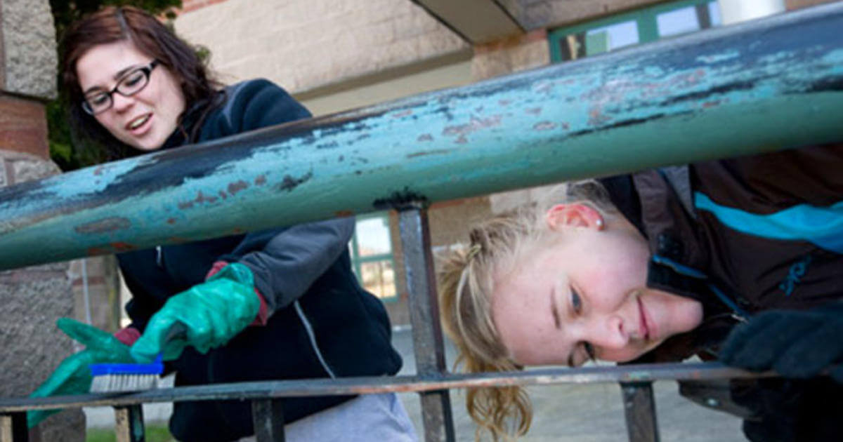 Holy Cross Community to Perform Day of Service | Holy Cross Magazine